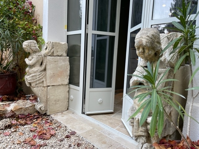Importante paire d’anges en pierre – XVIe | Le Jardin des moines