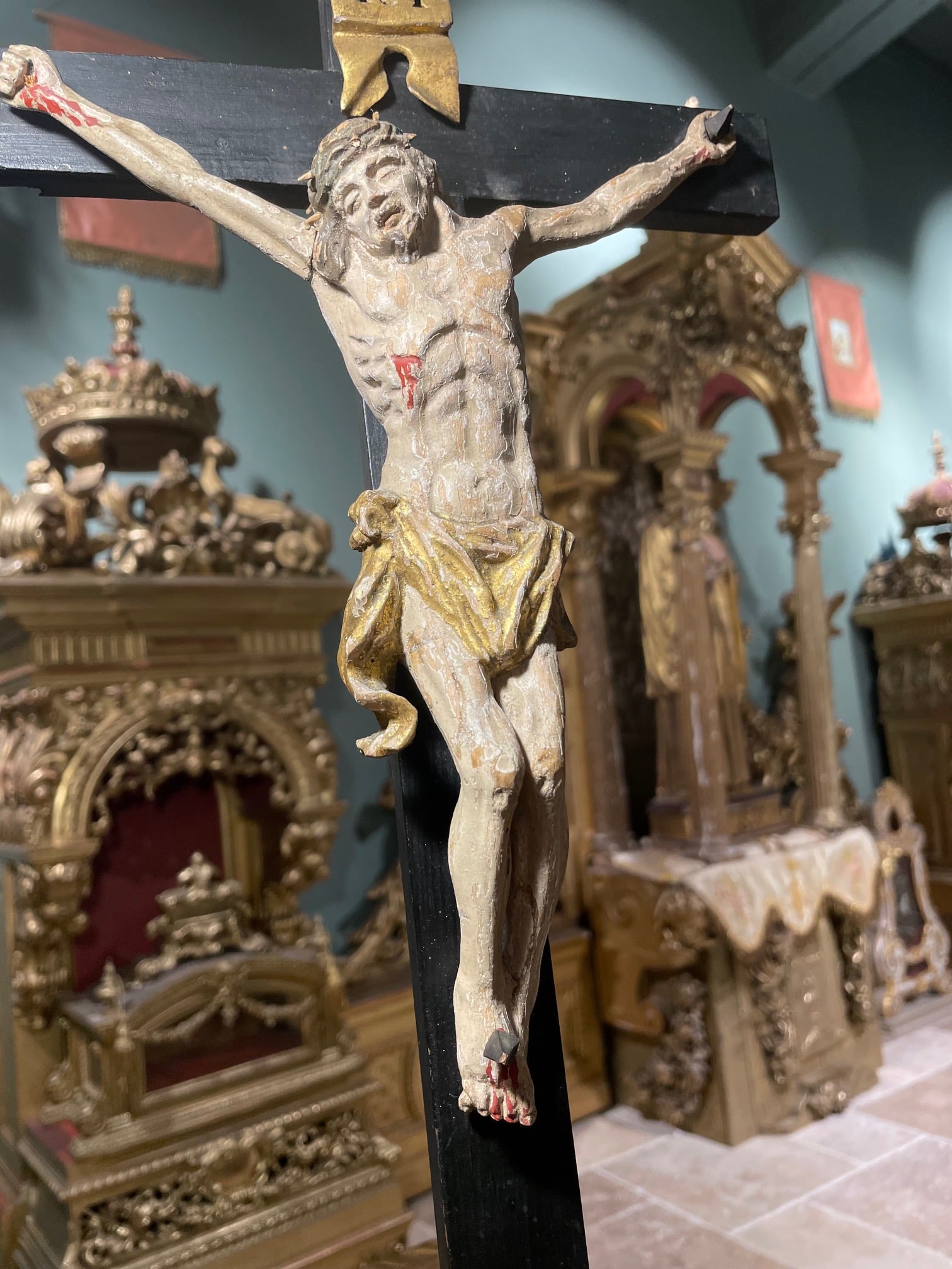 Crucifix en bois du XIXe - Le Jardin des moines